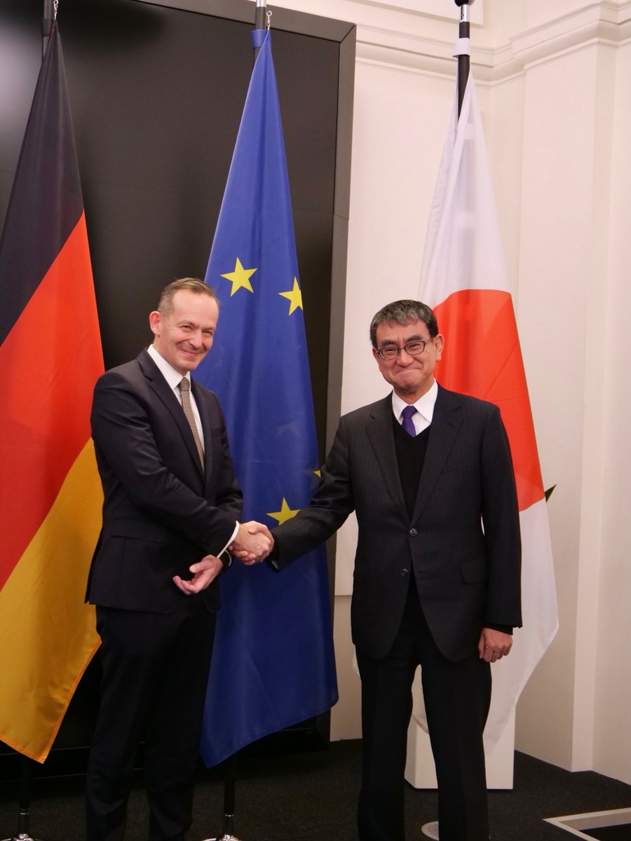 河野大臣がドイツ訪問中にヴィッシング連邦デジタル・交通大臣と会談 DFFT/IAPや国際データガバナンス、G7における協力及び行政分野でのAI利活用等について対話をしました。また、デジタルに ...